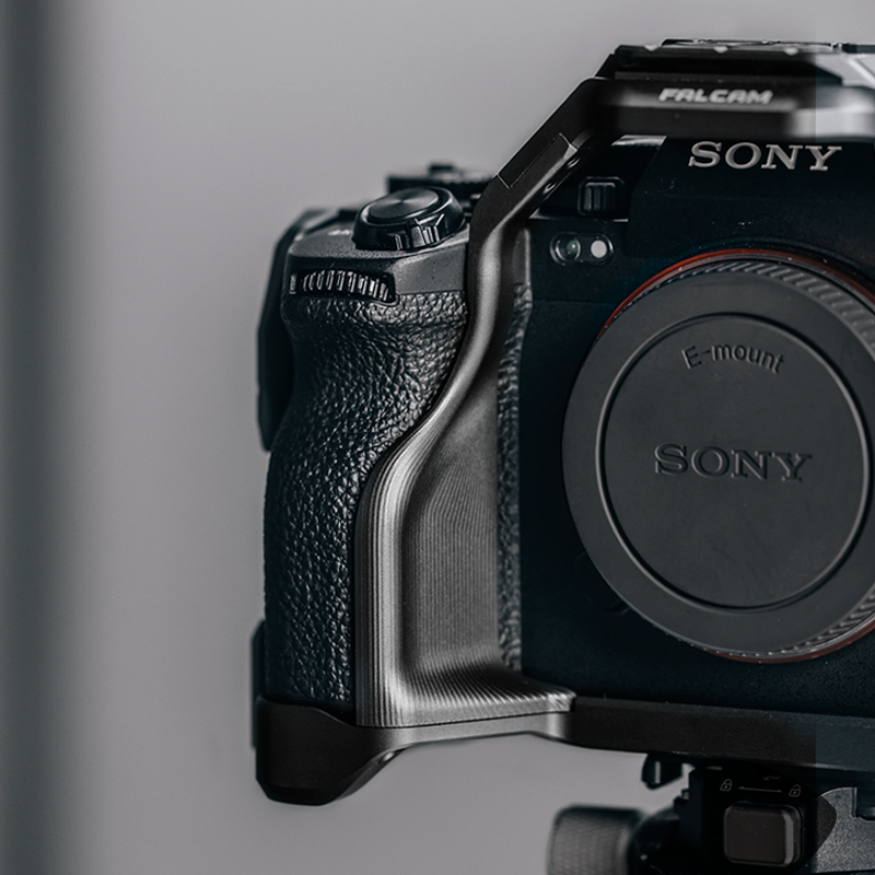 Quick Release Cage for Sony A7M5/A7R5/A7M4 | Ergonomic Grip